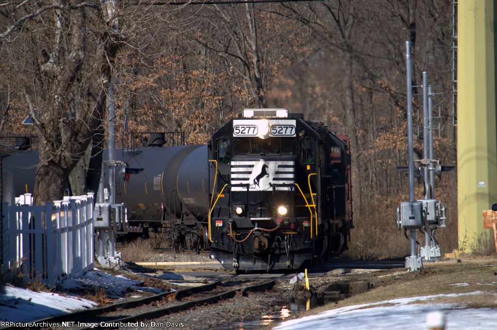 NS GP38-2 5277 leads WPFC-80 out of Sunoco